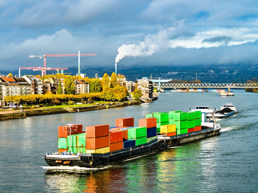 Vận chuyển container bằng sà lan Dịch vụ Sà Lan Container - SSS Logistics